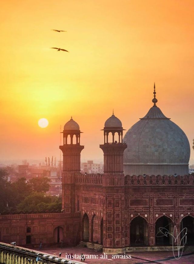 21 Spectacular Photos and Interesting Facts About Badshahi Mosque ...